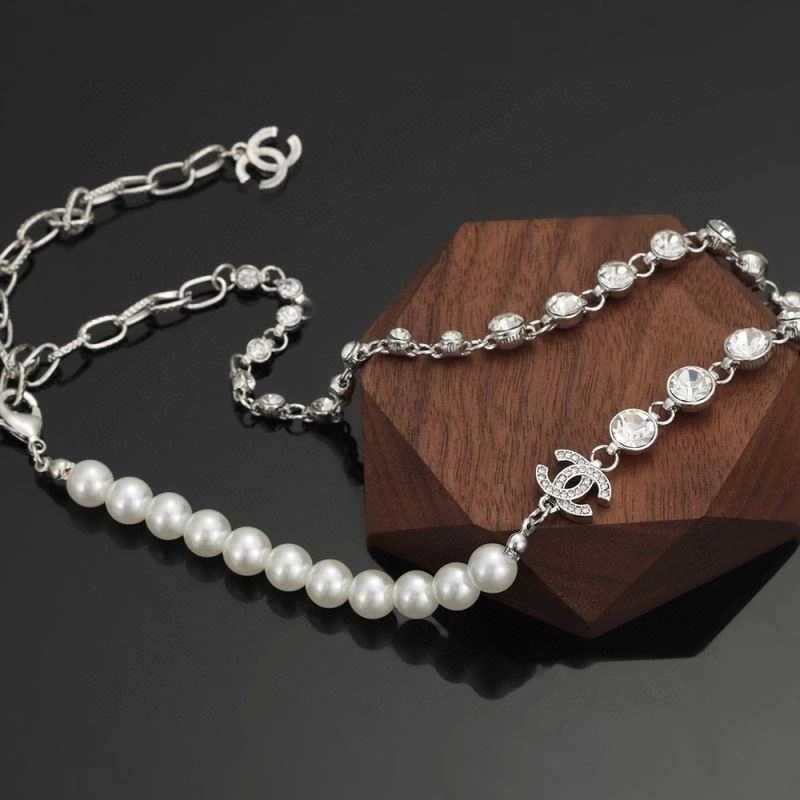 Top mirror Chanel Necklaces