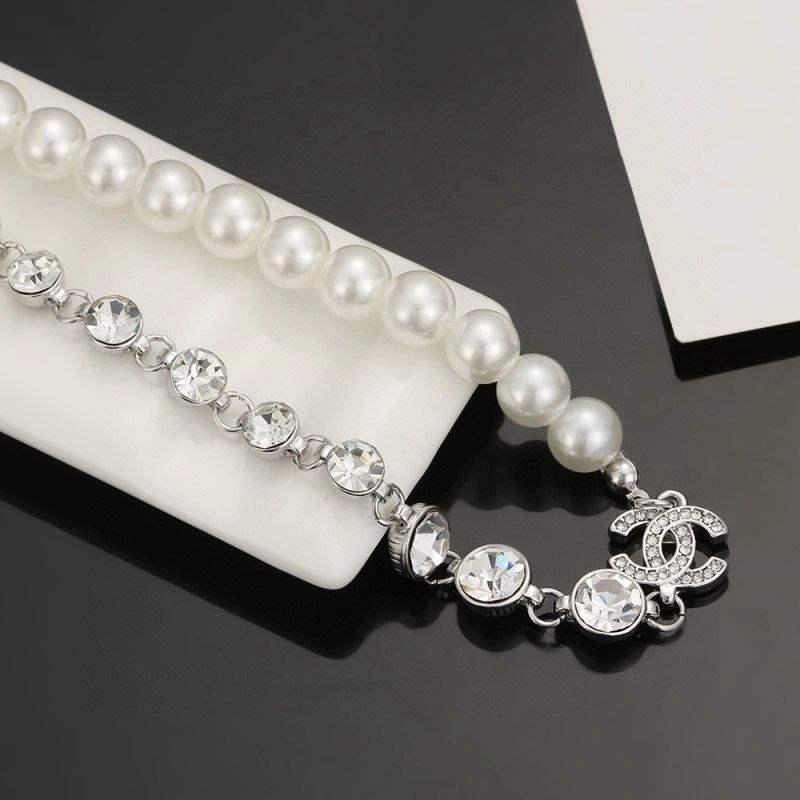 Top mirror Chanel Necklaces