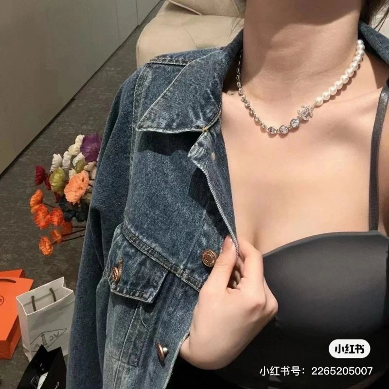 Top mirror Chanel Necklaces