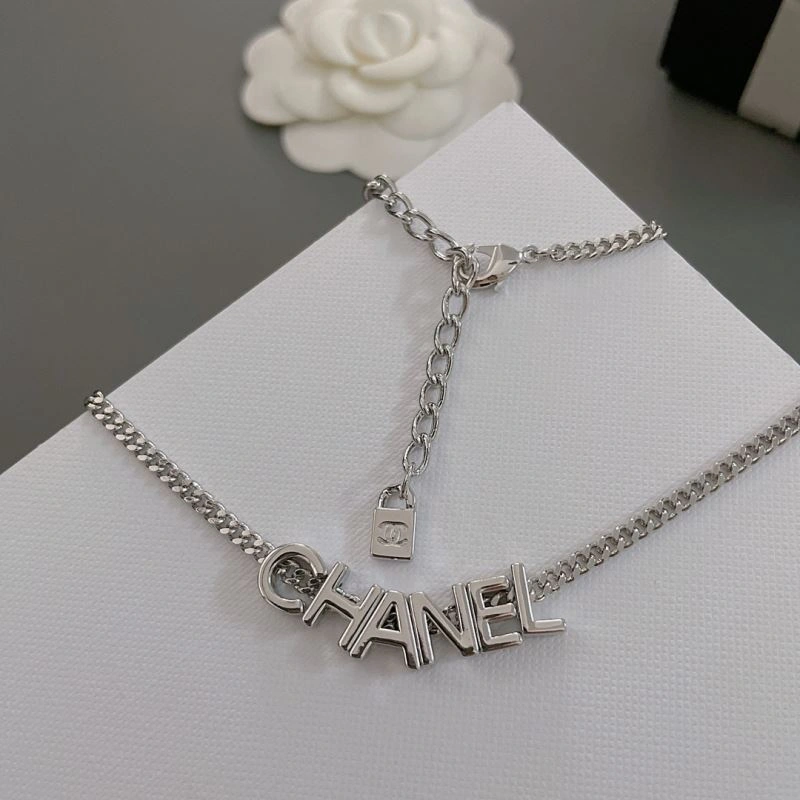Top match Chanel Necklaces