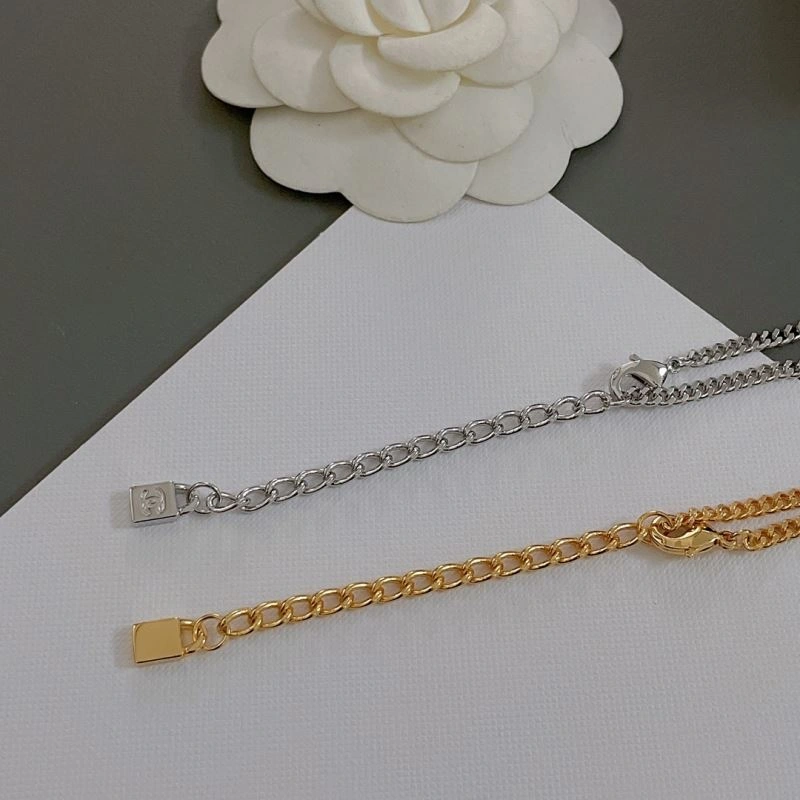 Top match Chanel Necklaces