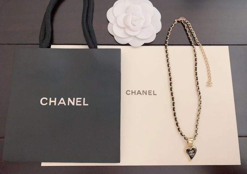 Top mirror Chanel Necklaces