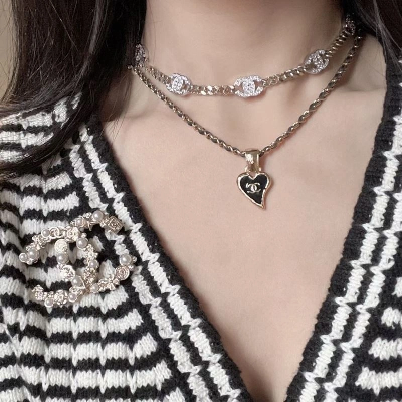 Top mirror Chanel Necklaces