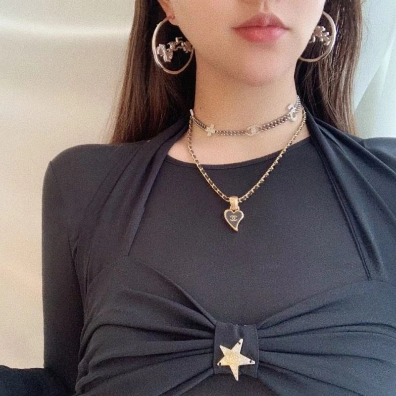 Top mirror Chanel Necklaces