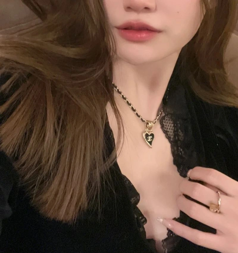 Top mirror Chanel Necklaces