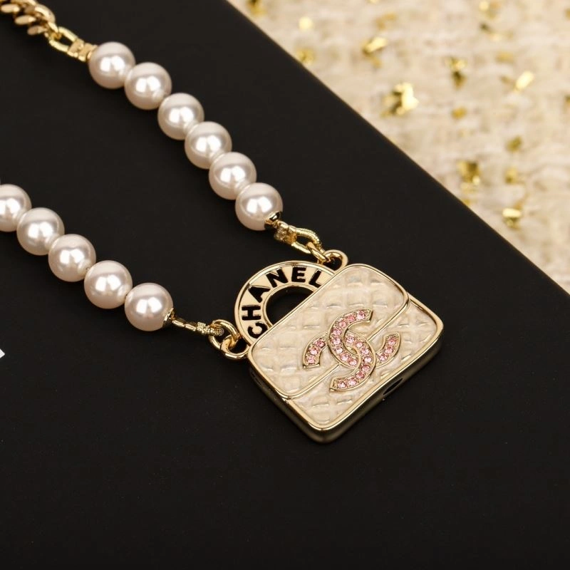Top mirror Chanel Necklaces