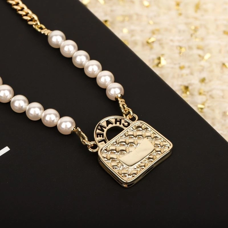 Top mirror Chanel Necklaces