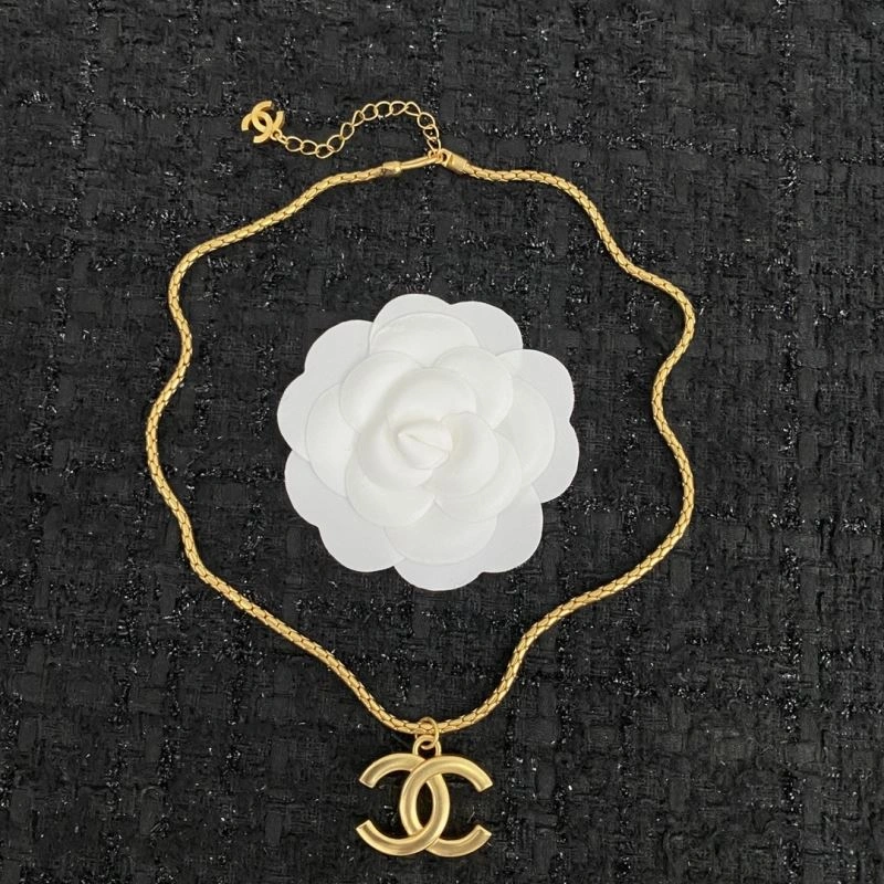 Top mirror Chanel Necklaces