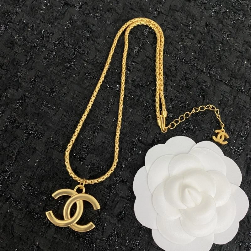 Top mirror Chanel Necklaces