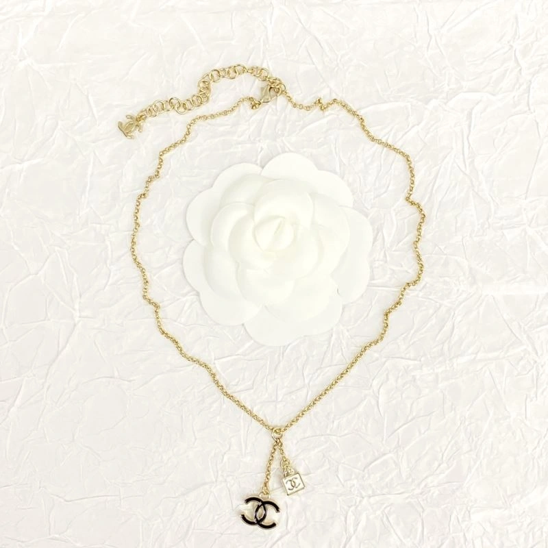 Top match Chanel Necklaces