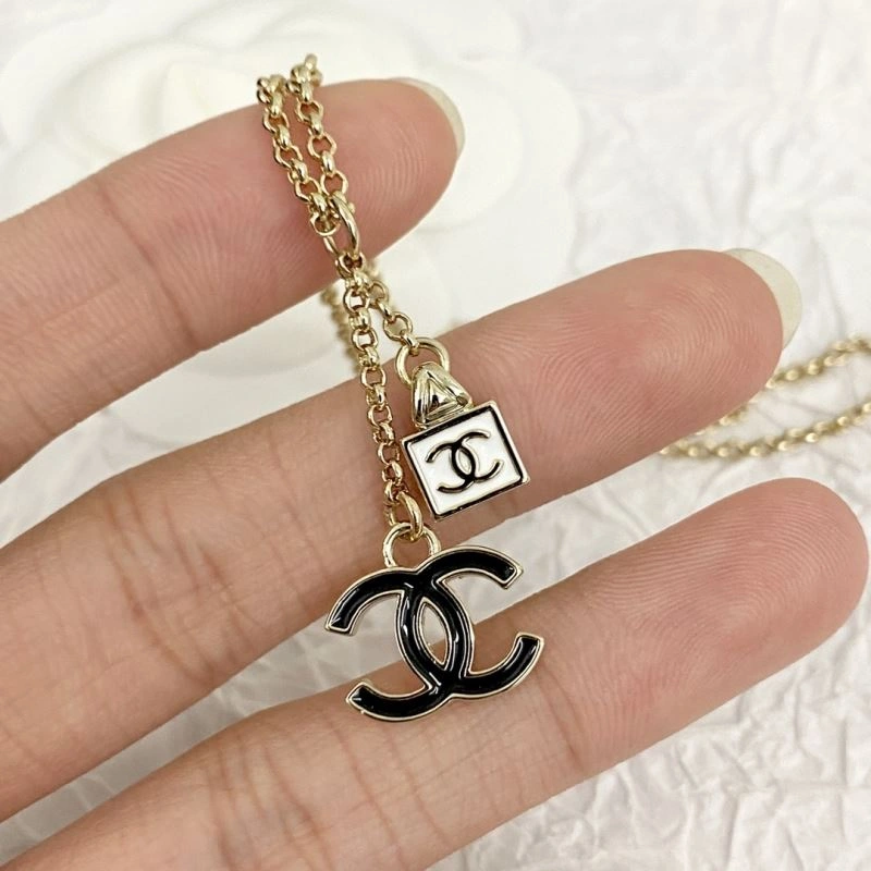 Top match Chanel Necklaces