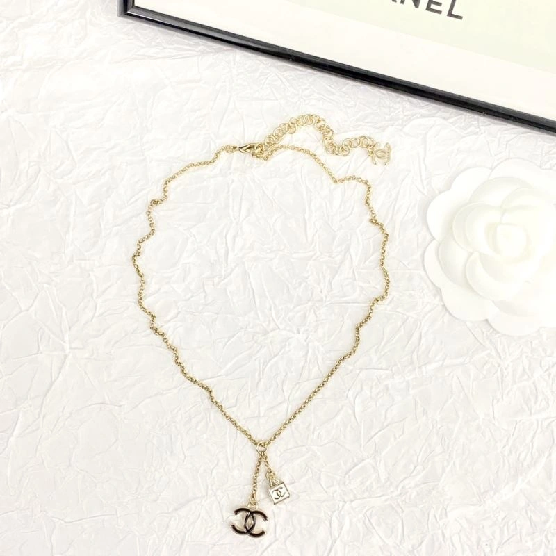 Top match Chanel Necklaces