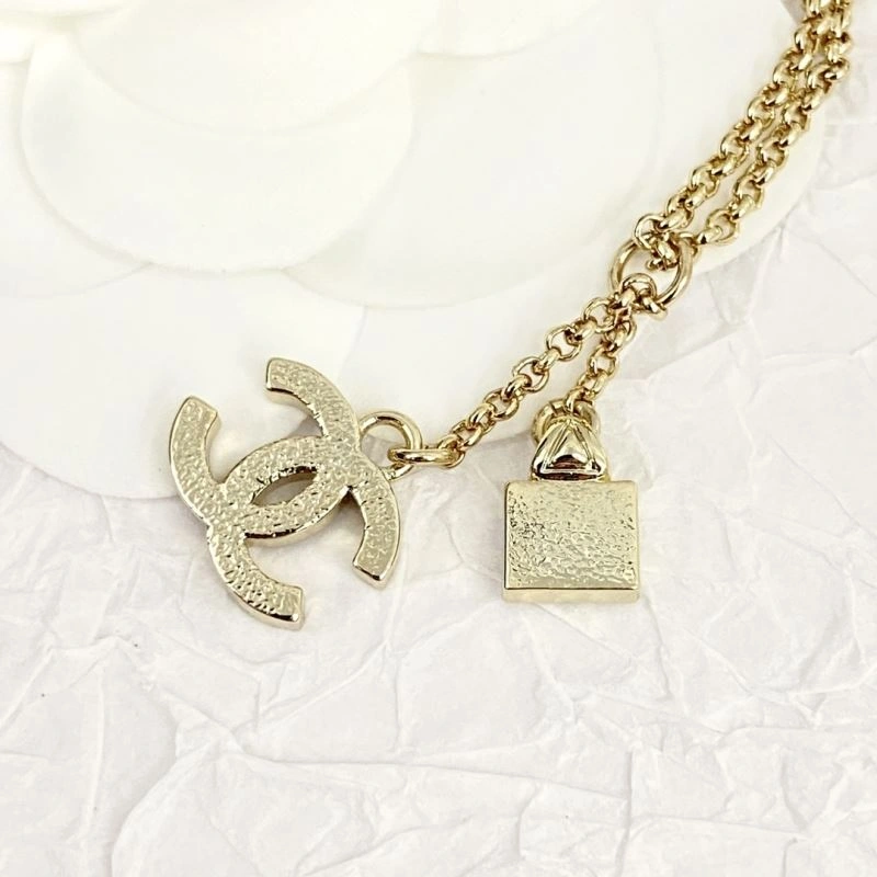 Top match Chanel Necklaces