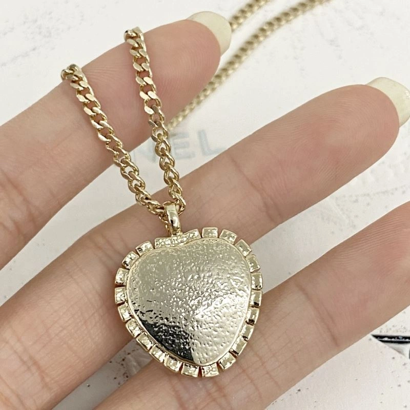 Top match Chanel Necklaces