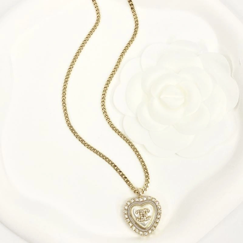 Top match Chanel Necklaces