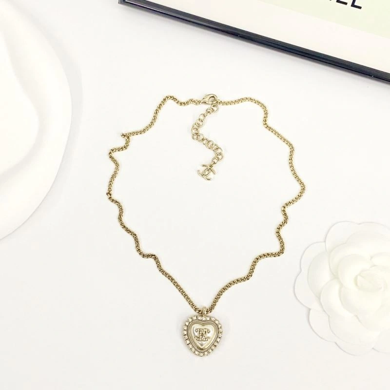 Top match Chanel Necklaces