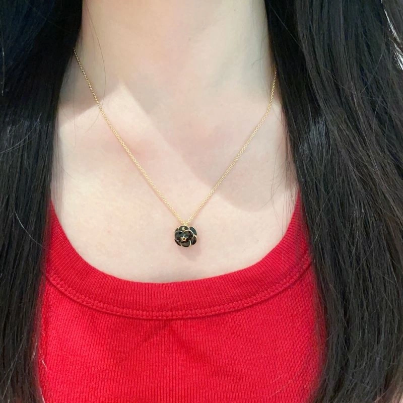 Top mirror Chanel Necklaces