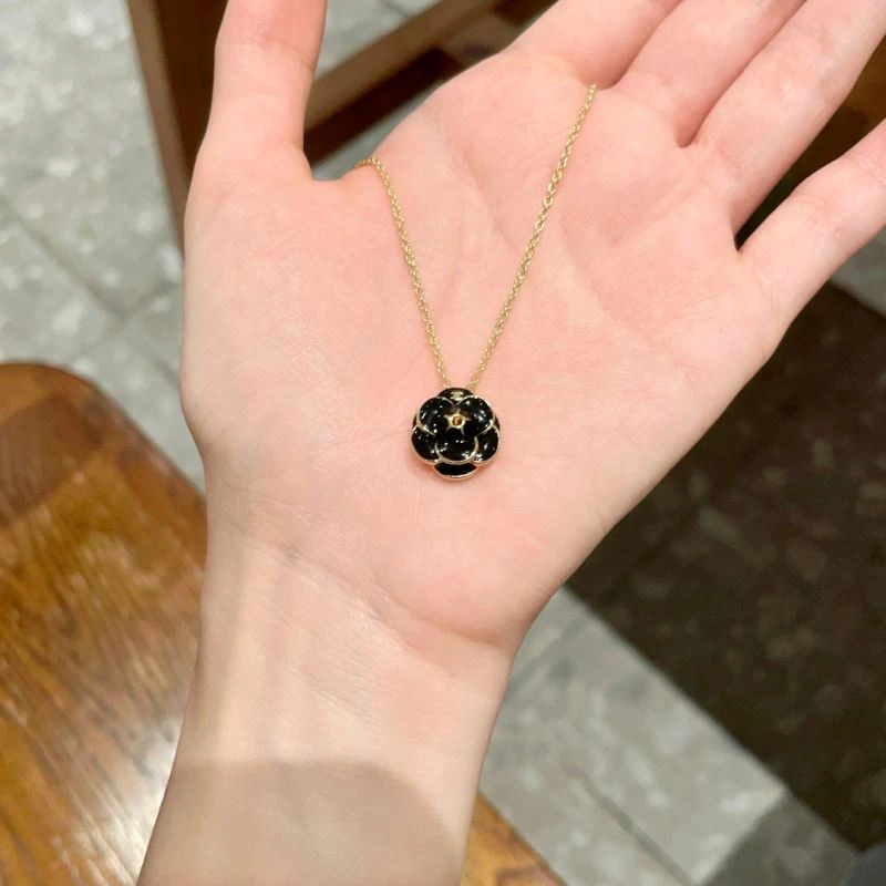Top mirror Chanel Necklaces