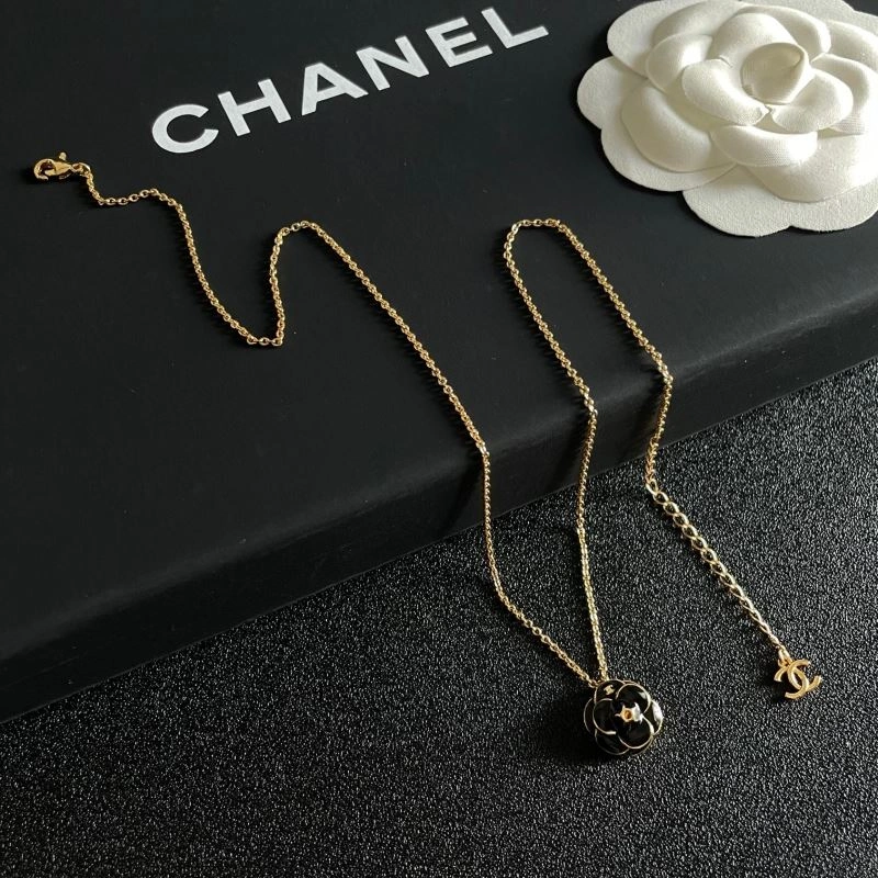 Top mirror Chanel Necklaces