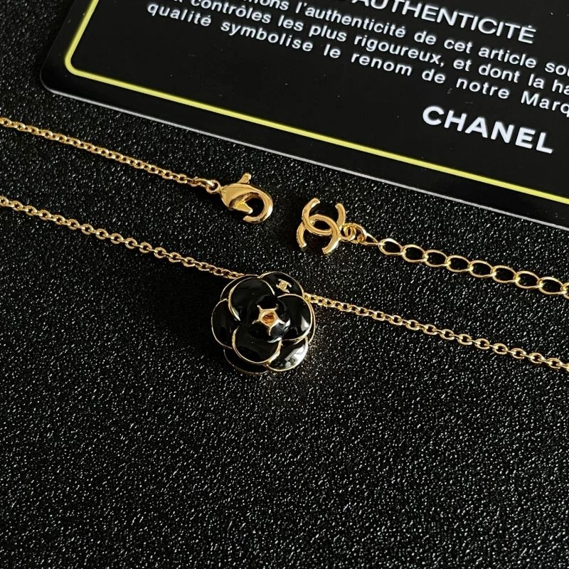 Top mirror Chanel Necklaces