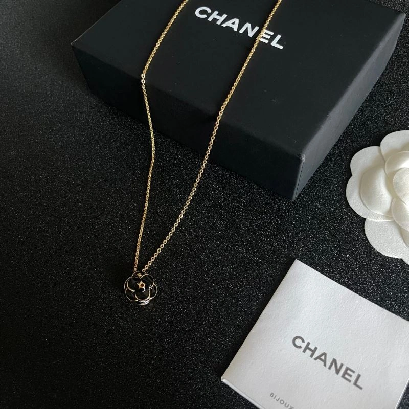 Top mirror Chanel Necklaces