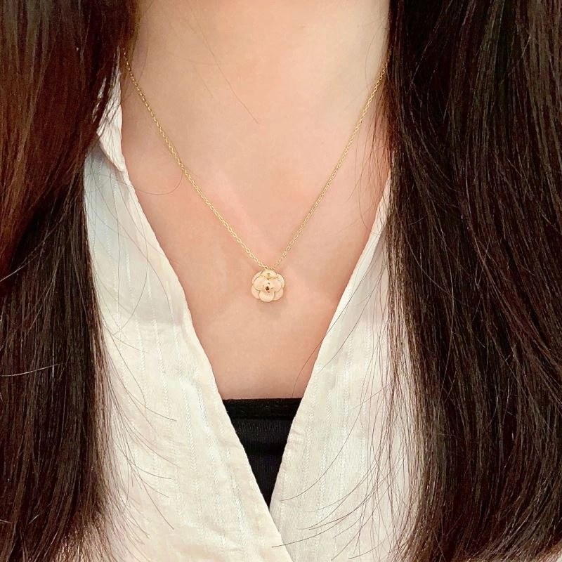 Top mirror Chanel Necklaces