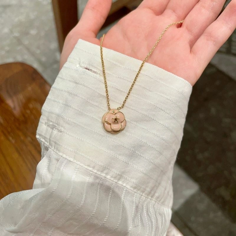 Top mirror Chanel Necklaces
