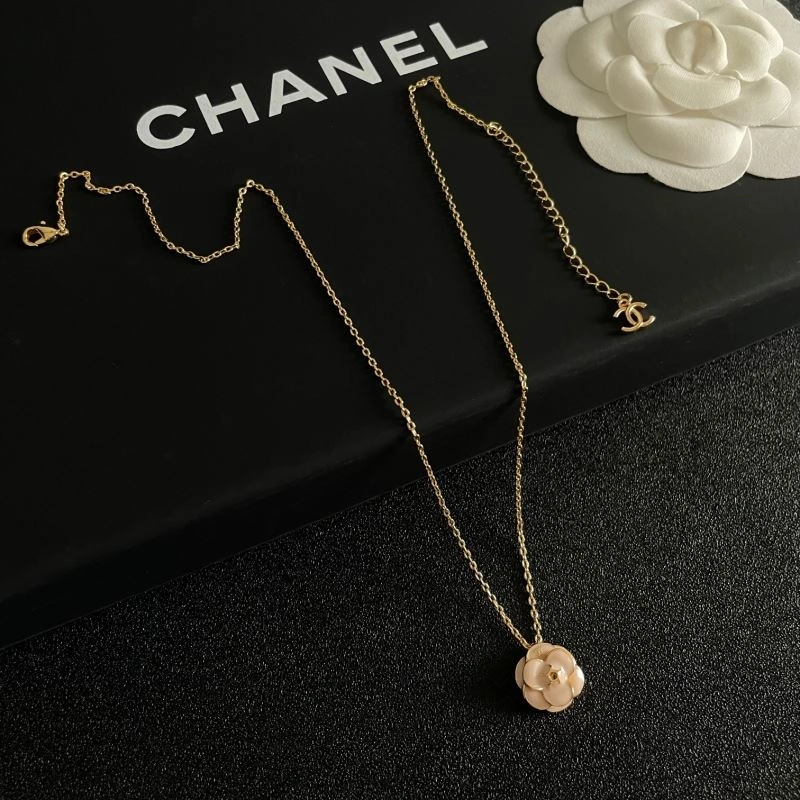 Top mirror Chanel Necklaces