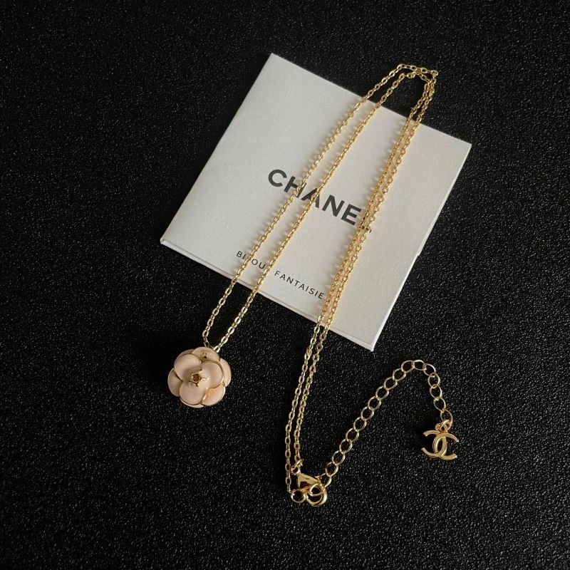 Top mirror Chanel Necklaces