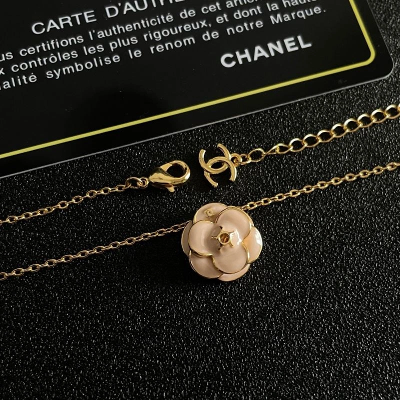 Top mirror Chanel Necklaces