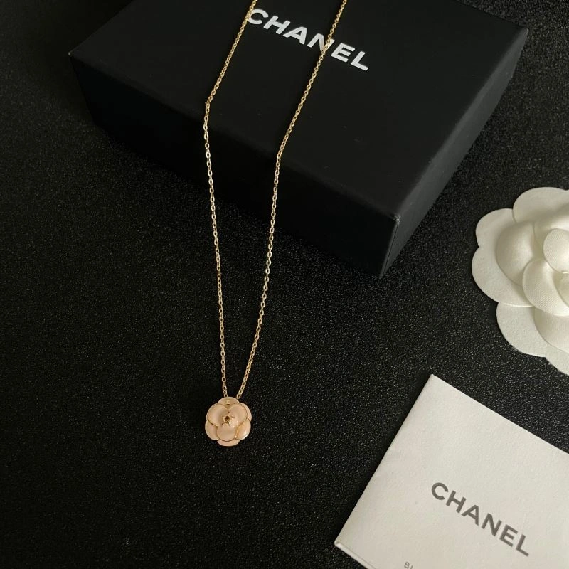 Top mirror Chanel Necklaces