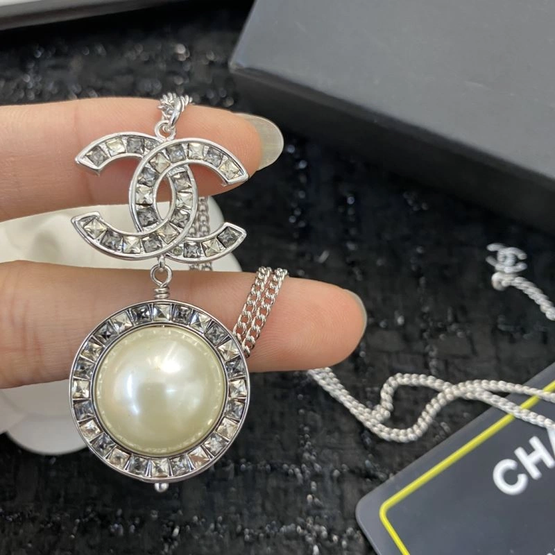 Accurate model Chanel Necklaces