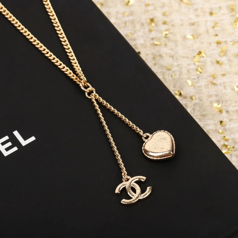 Top match Chanel Necklaces