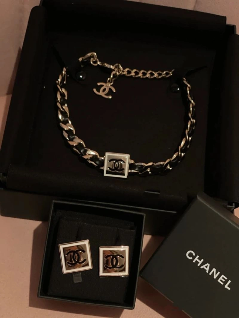 Original Chanel Necklaces