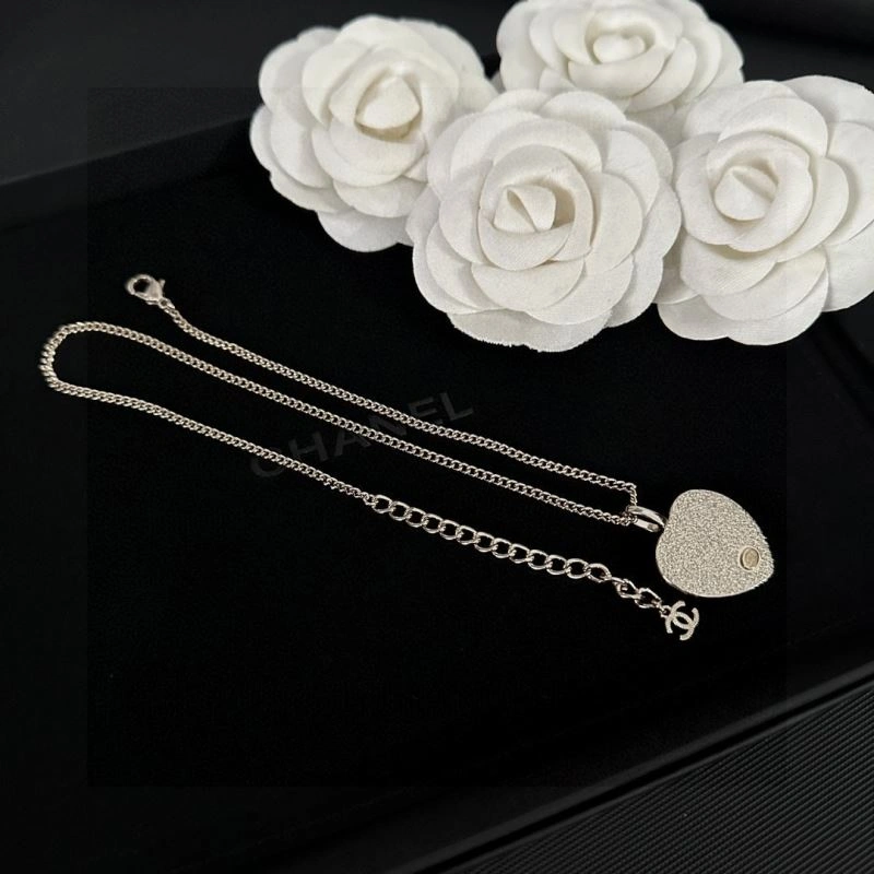 Top mirror Chanel Necklaces