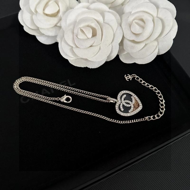 Top mirror Chanel Necklaces