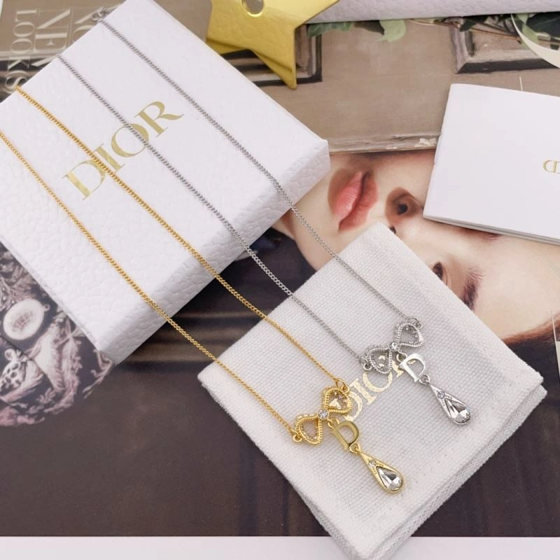 Top mirror Chanel Necklaces