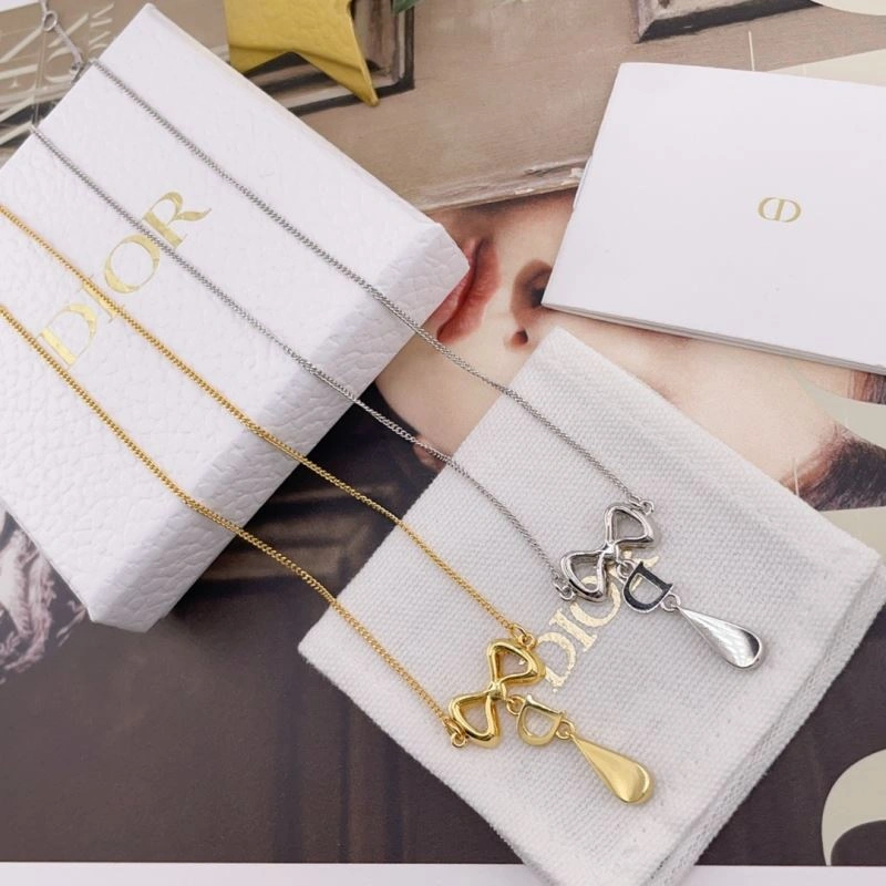 Top mirror Chanel Necklaces
