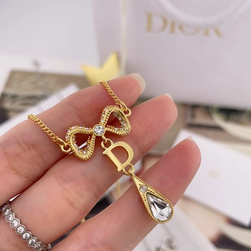 Top mirror Chanel Necklaces