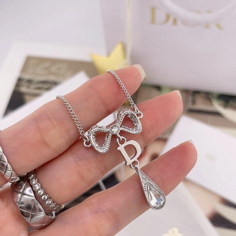 Top mirror Chanel Necklaces