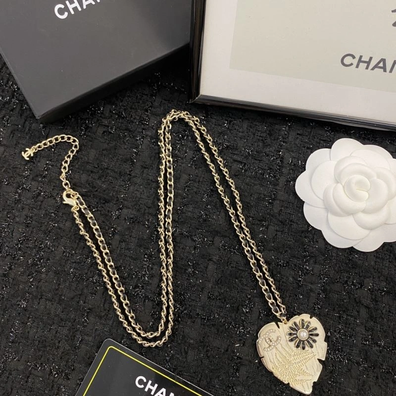 Top mirror Chanel Necklaces