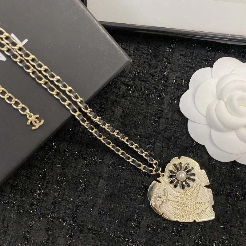Top mirror Chanel Necklaces