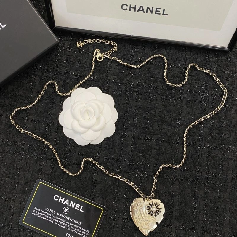 Top mirror Chanel Necklaces