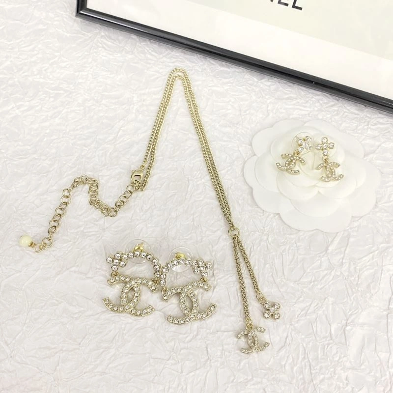Top match Chanel Necklaces