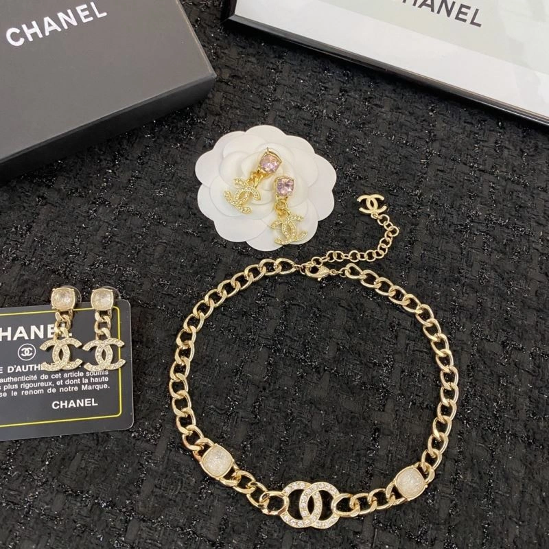 Top match Chanel Necklaces