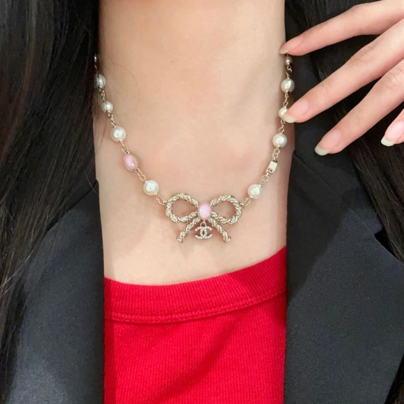 Top mirror Chanel Necklaces