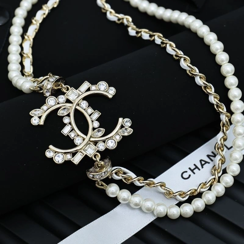 Top mirror Chanel Necklaces