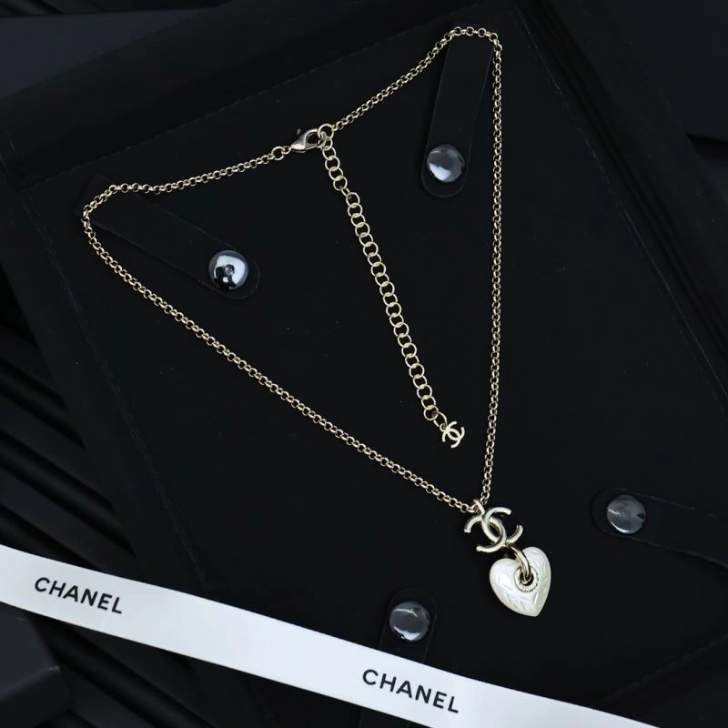 Top match Chanel Necklaces