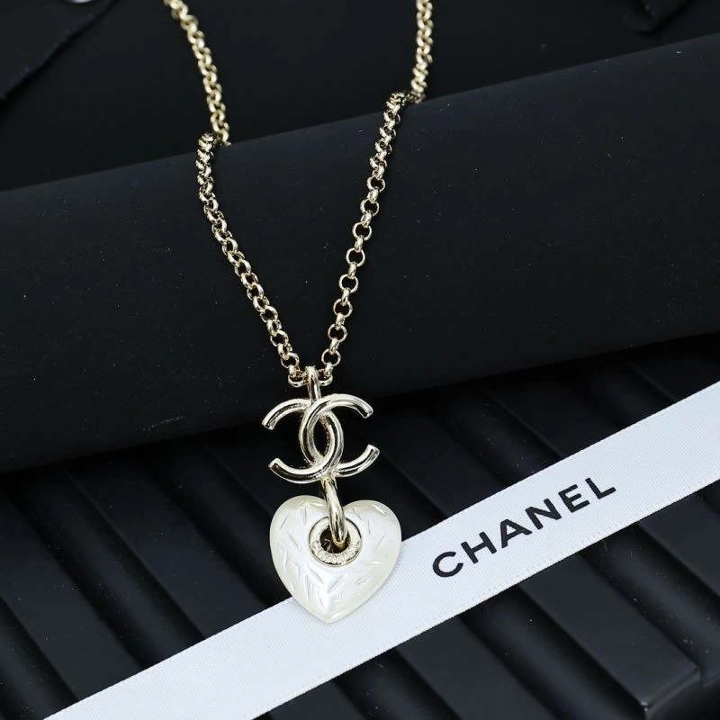 Top match Chanel Necklaces