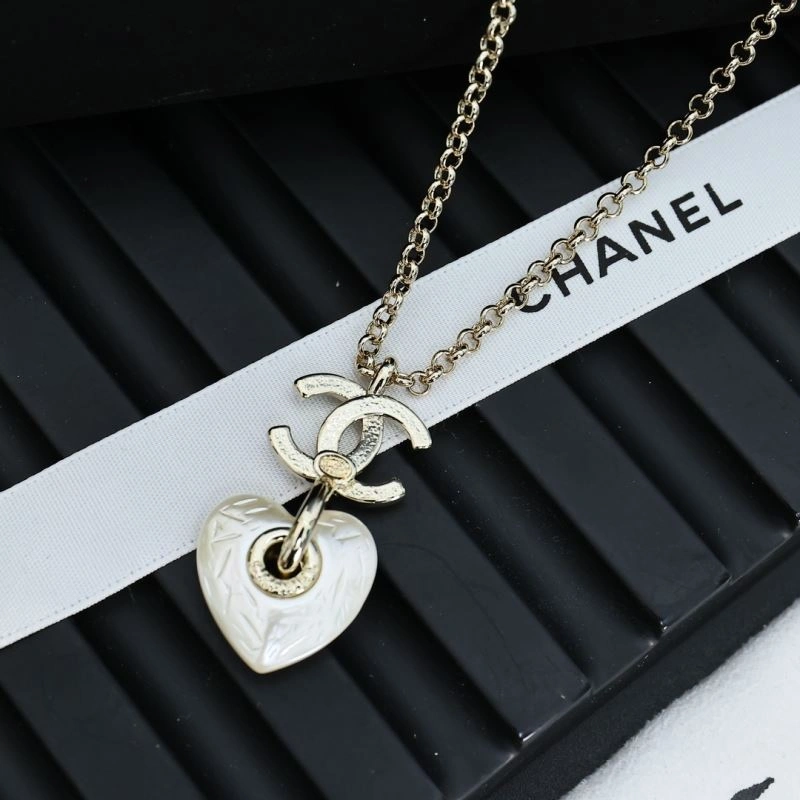 Top match Chanel Necklaces